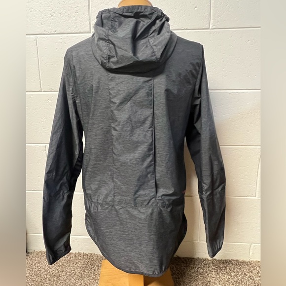 Saucony | Jackets & Coats | Running Rain Jacket Water Resistant | Poshmark